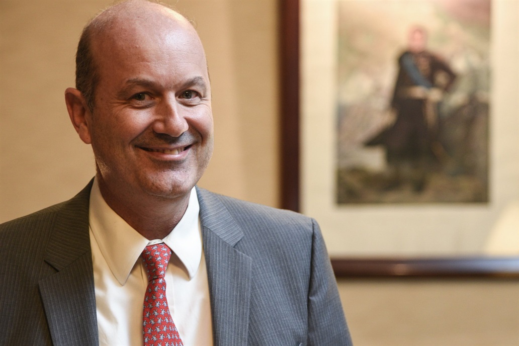 Federico Sturzenegger: «Tenemos un nivel de deuda bajísimo y por eso no ...