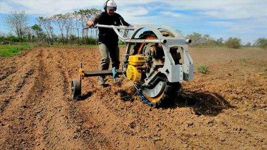 Especialistas de INTA desarrollaron un micro-tractor para agricultura ...